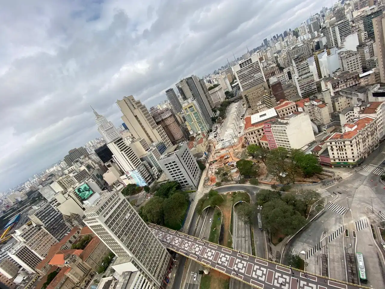 Mirante de vidro em prédio mais alto de São Paulo é inaugurado - Diário ...